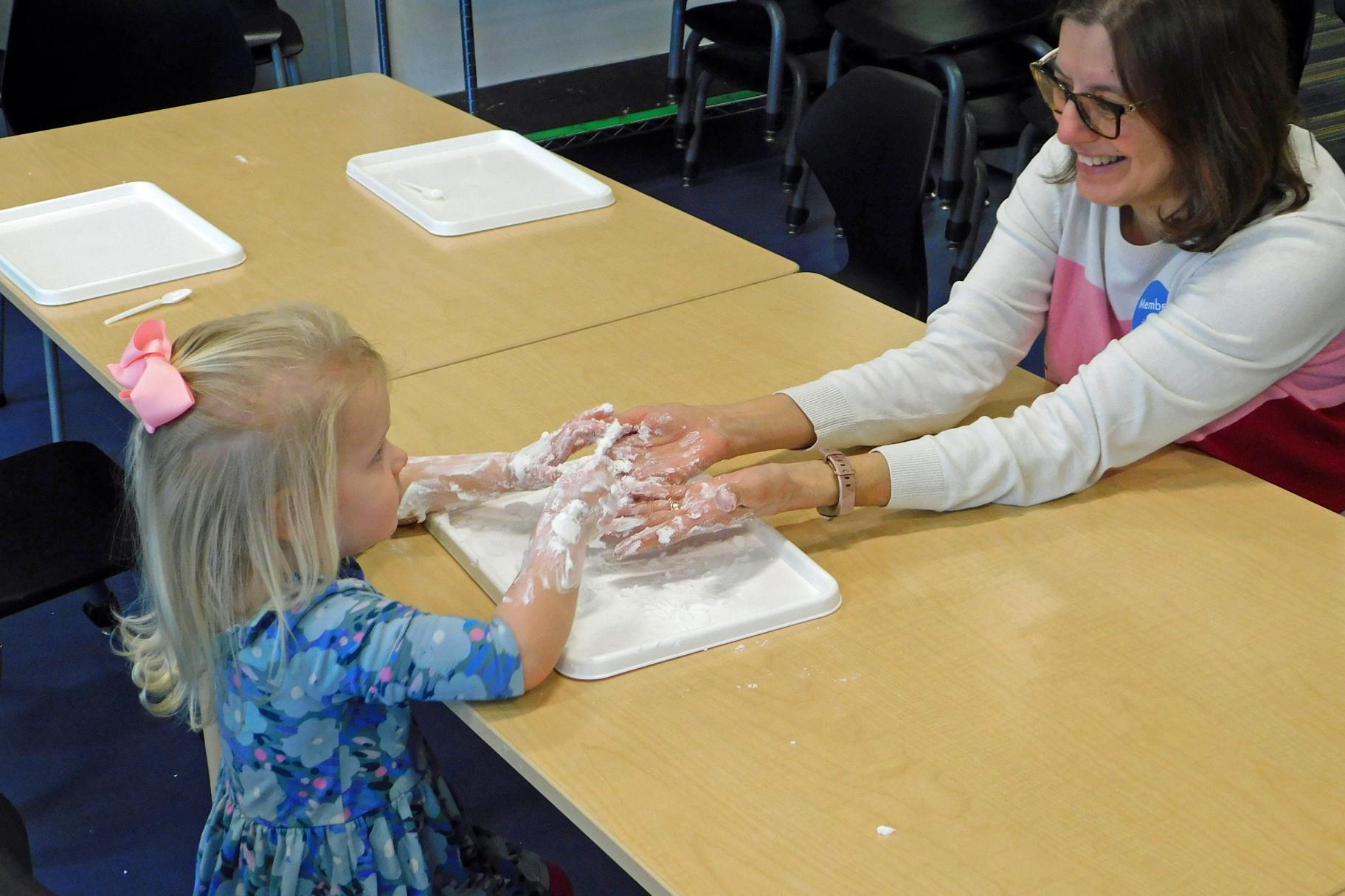 Make a Mess: Sensory Snow | Discovery Museum